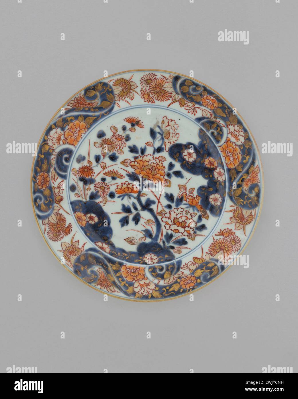 Arita (Ceramic Production Center), Creuse plate with Imari decor (main ...