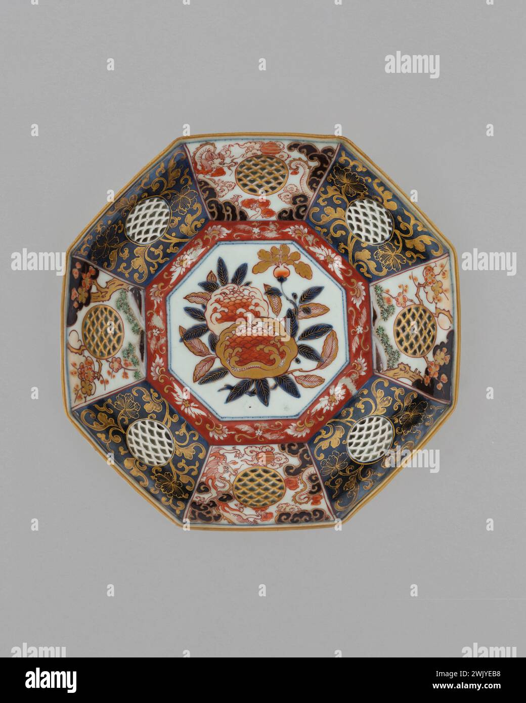 Arita (ceramic production center), hollow dish, Imari decor (username ...