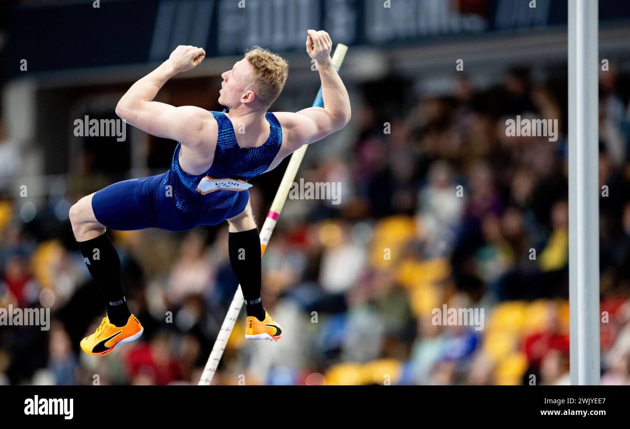 APELDOORN - Menno Vloon in action during the pole vault final during ...