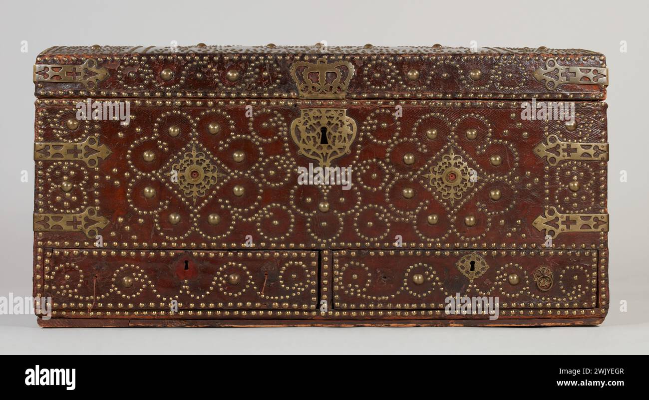 Anonymous, Léopold Hugo travel chest, 1731. Leather, copper nails and ...