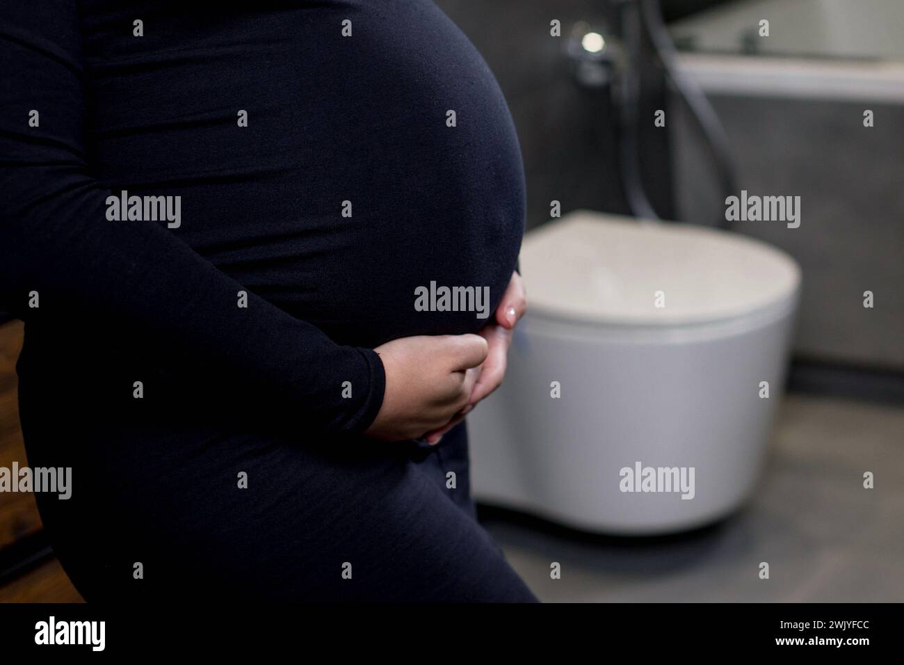 Incontinence and frequent urination during pregnancy. Pregnant woman ...