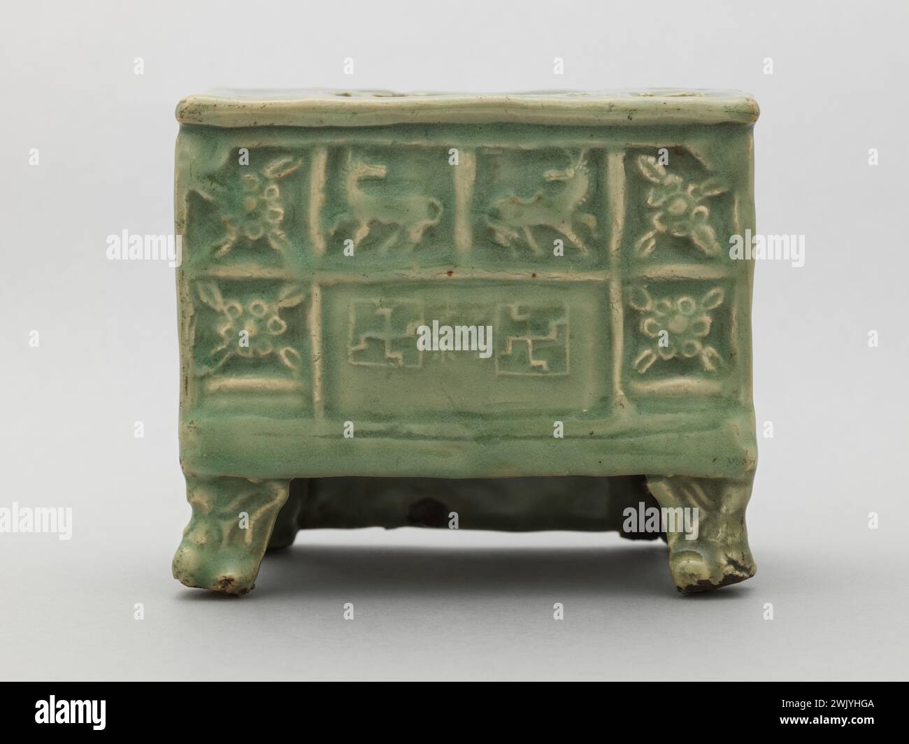 Bed (usual name). Sandstone, molding, molded decor, celadon. Cernuschi ...