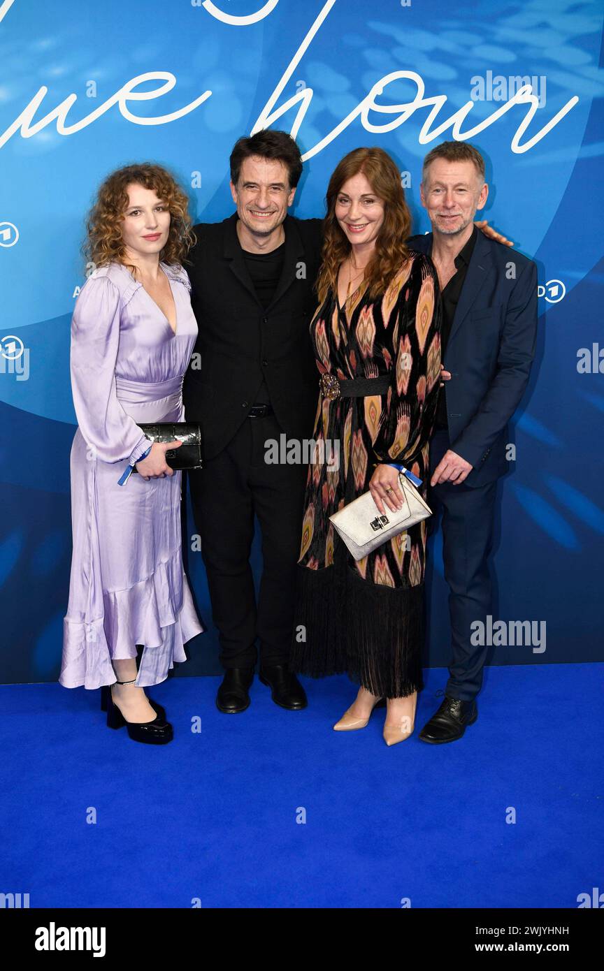 Antonia Bill, Oliver Mommsen, Ulrike C. Tscharre und Gast bei der ARD ...