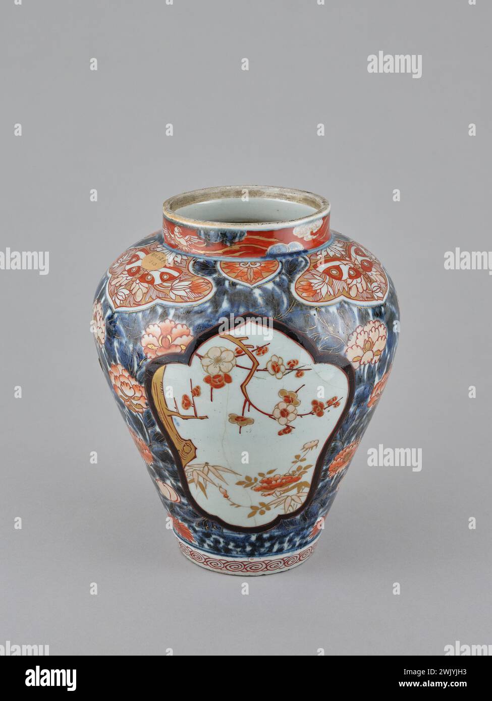Arita (Ceramic Production Center) (n. - D.), Pot covered with imari ...