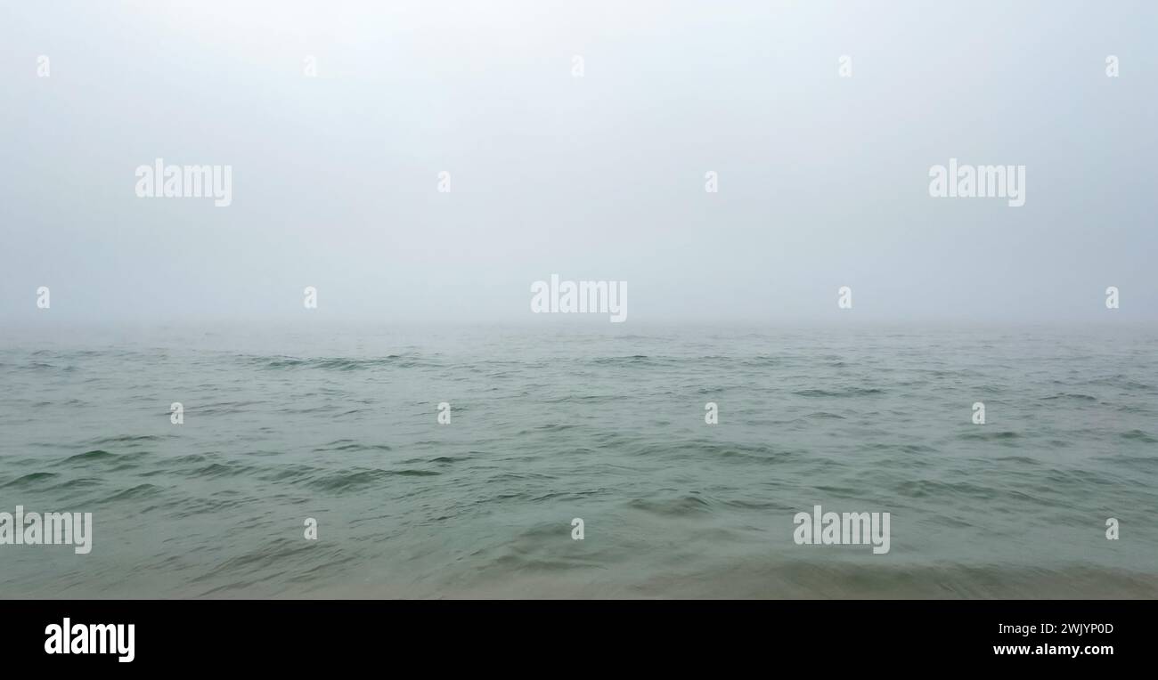 Ocean horizon under grey sky hi-res stock photography and images - Alamy