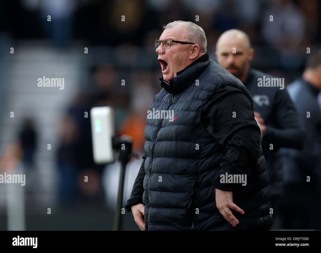 Stevenage manager Steve Evans during the Sky Bet League One match at ...