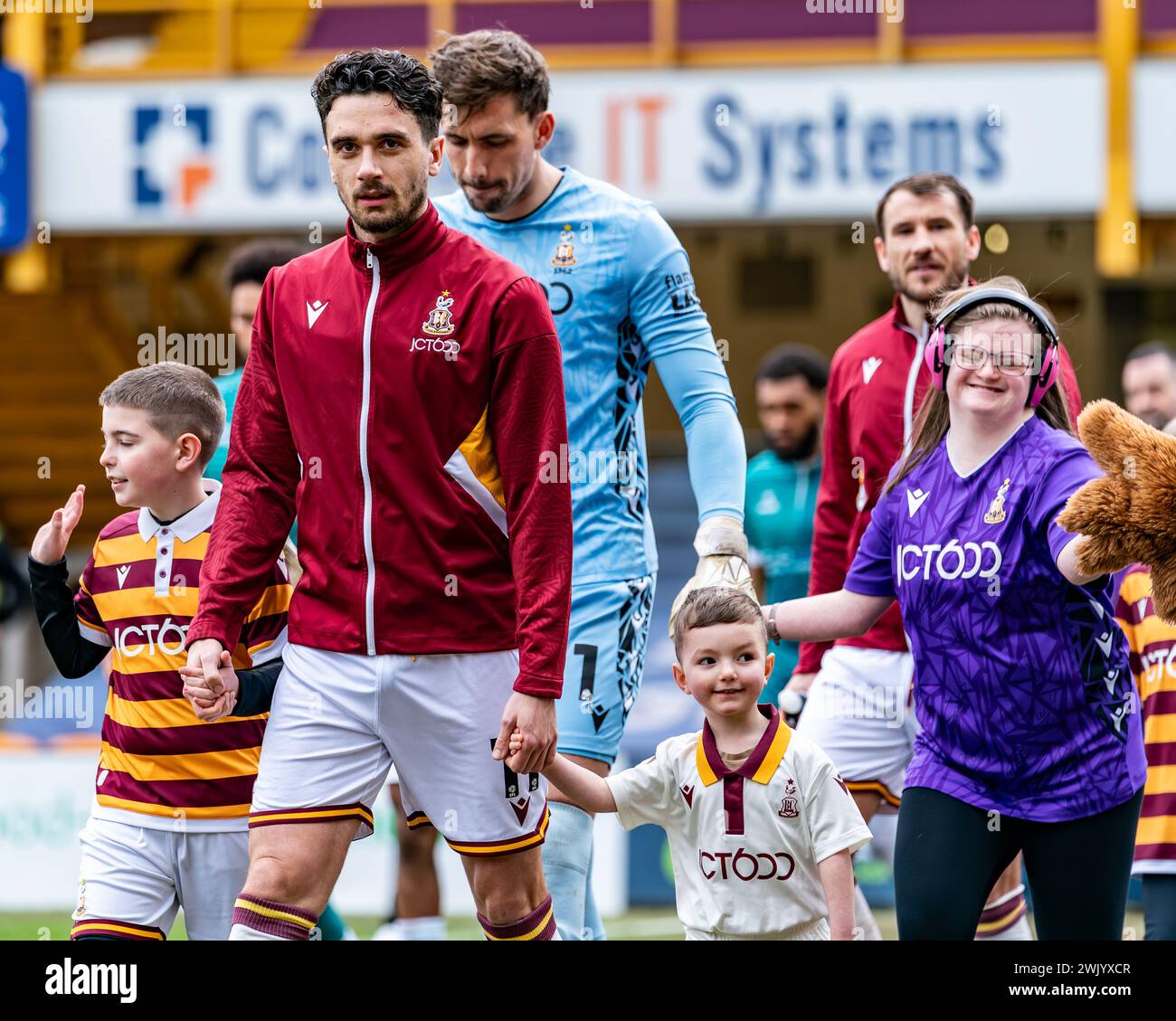 Efl mascots hi-res stock photography and images - Alamy