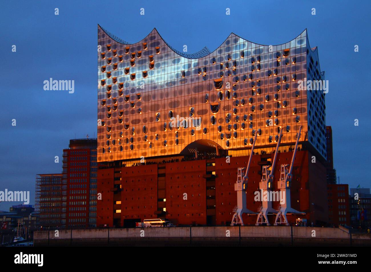 Die Elbphilharmonie im Hamburger Hafen. *** The Elbphilharmonie in the ...
