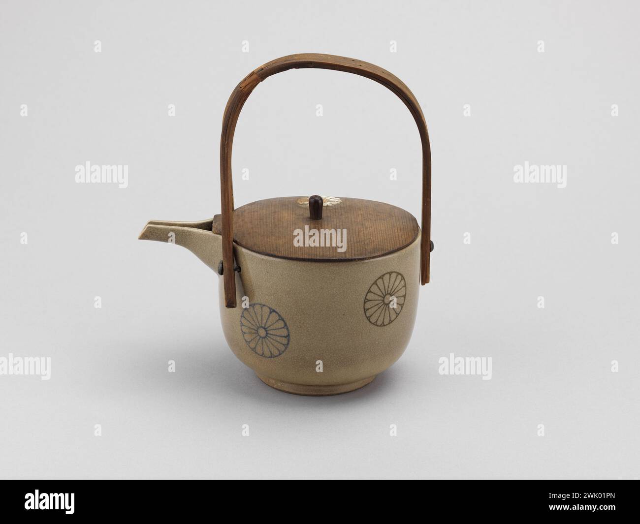 Bizan Manufacture (Kyoto), alcohol pot (Choshi) (usual name), around ...