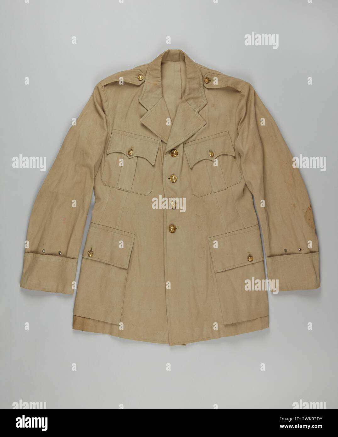 Anonymous, beige summer jacket and open colonial officer (Mle 1939 ...