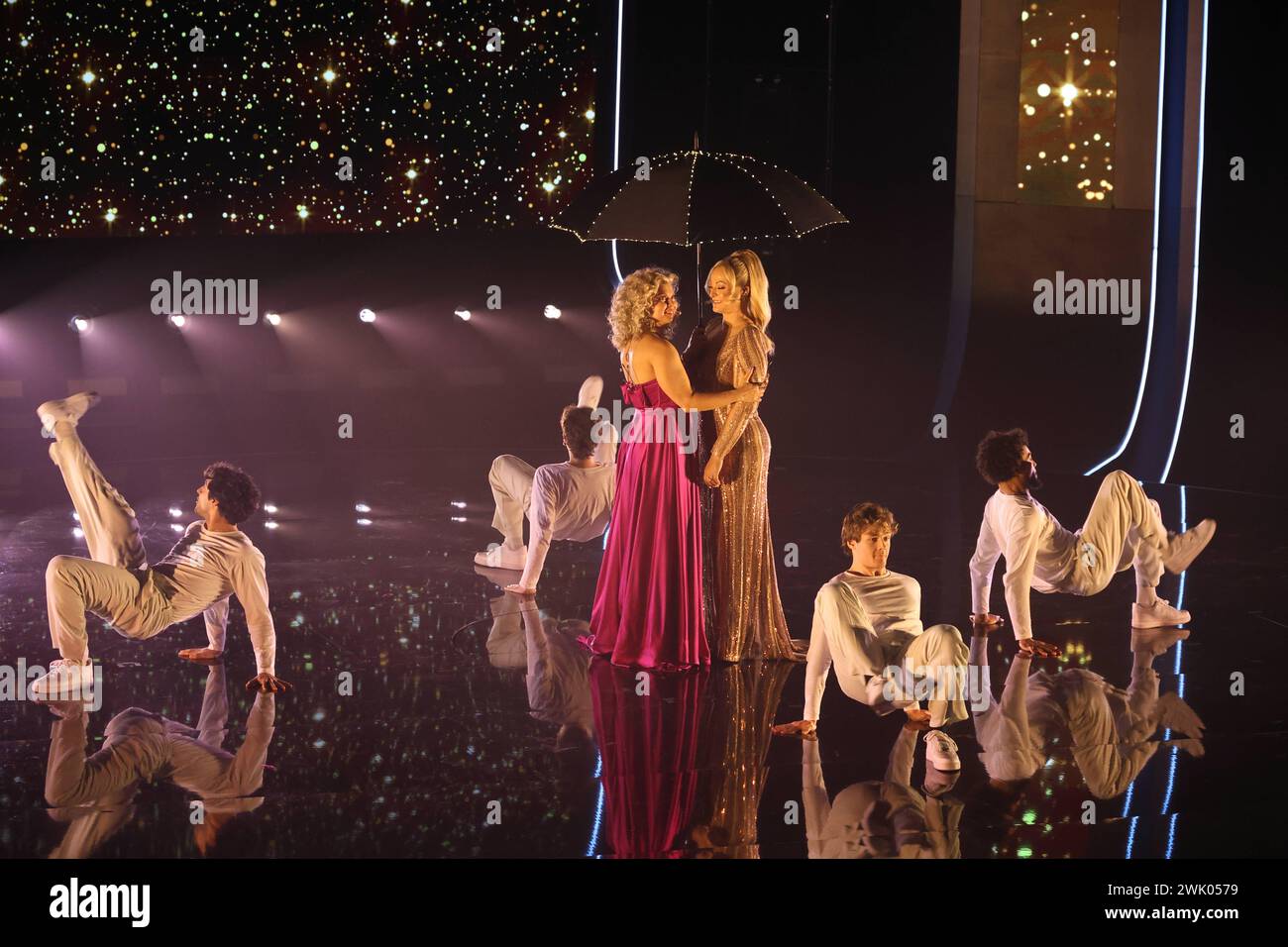 The hosts Sara Bro R and Stephanie Surrugue L during the dress ...