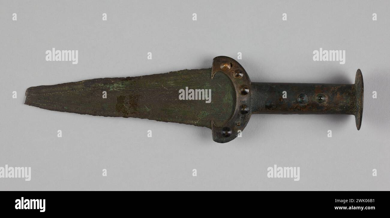 Dagg with triangular blade (title awarded). Bronze. Carnavalet museum ...