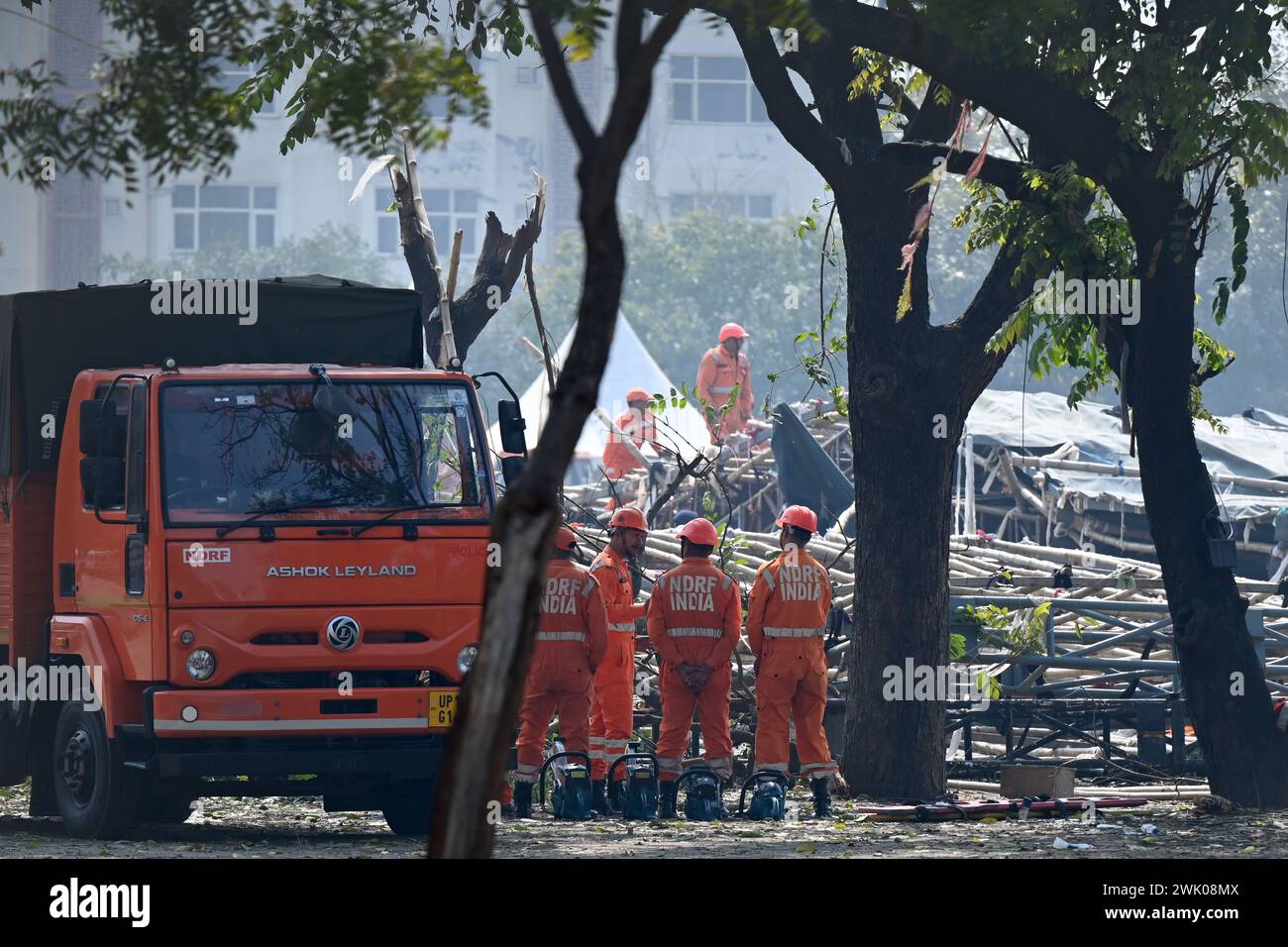 New Delhi, India. 17th Feb, 2024. NEW DELHI, INDIA -FEBRUARY 17: NDRF and other rescue team ...