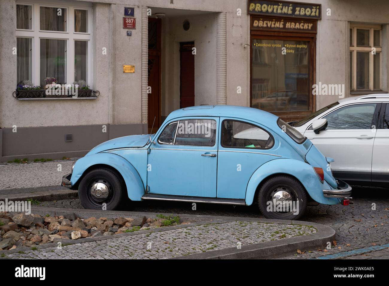 1960s volkswagen beetle side view hi-res stock photography and images ...