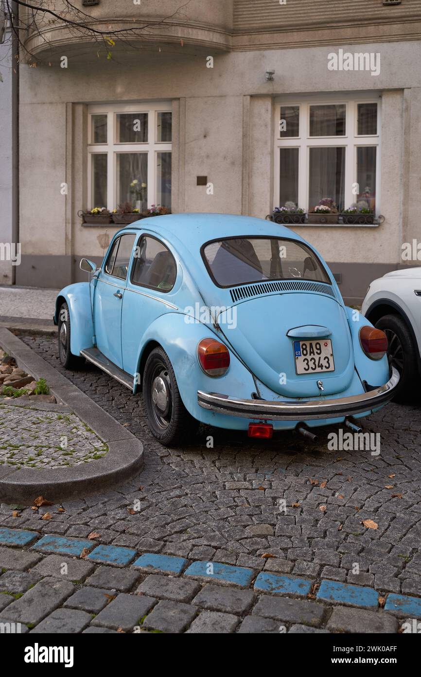 1960s volkswagen beetle side view hi-res stock photography and images ...