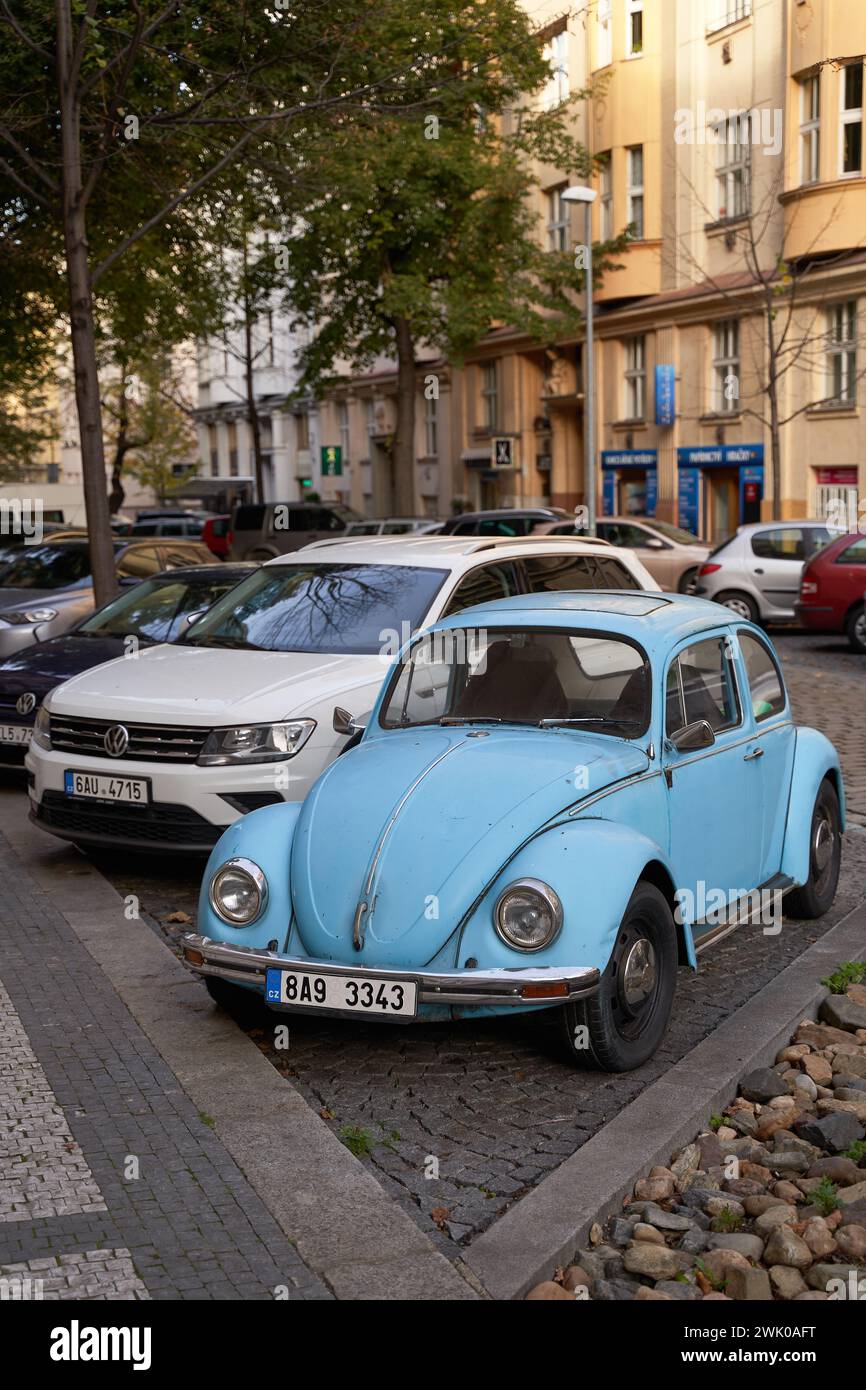 1960s volkswagen beetle side view hi-res stock photography and images ...