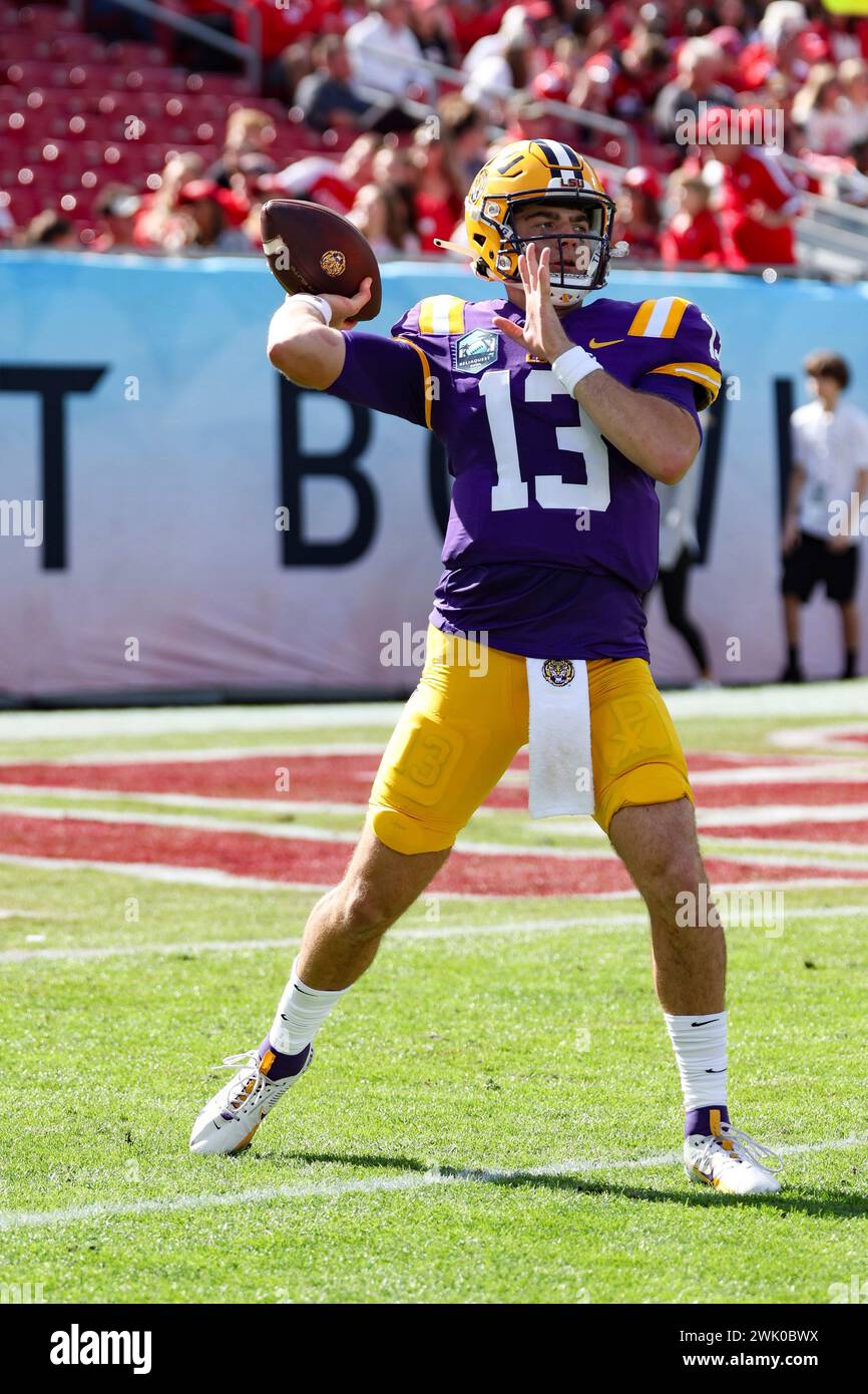 Lsu Tigers Quarterback Garrett Nussmeier 13 Passes The Football In