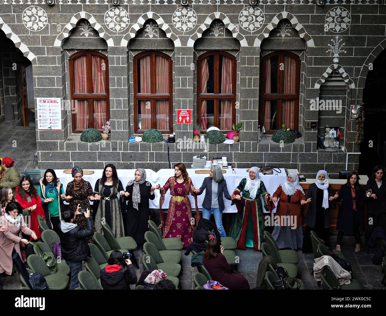 Kurdish free womens movement hi-res stock photography and images - Alamy