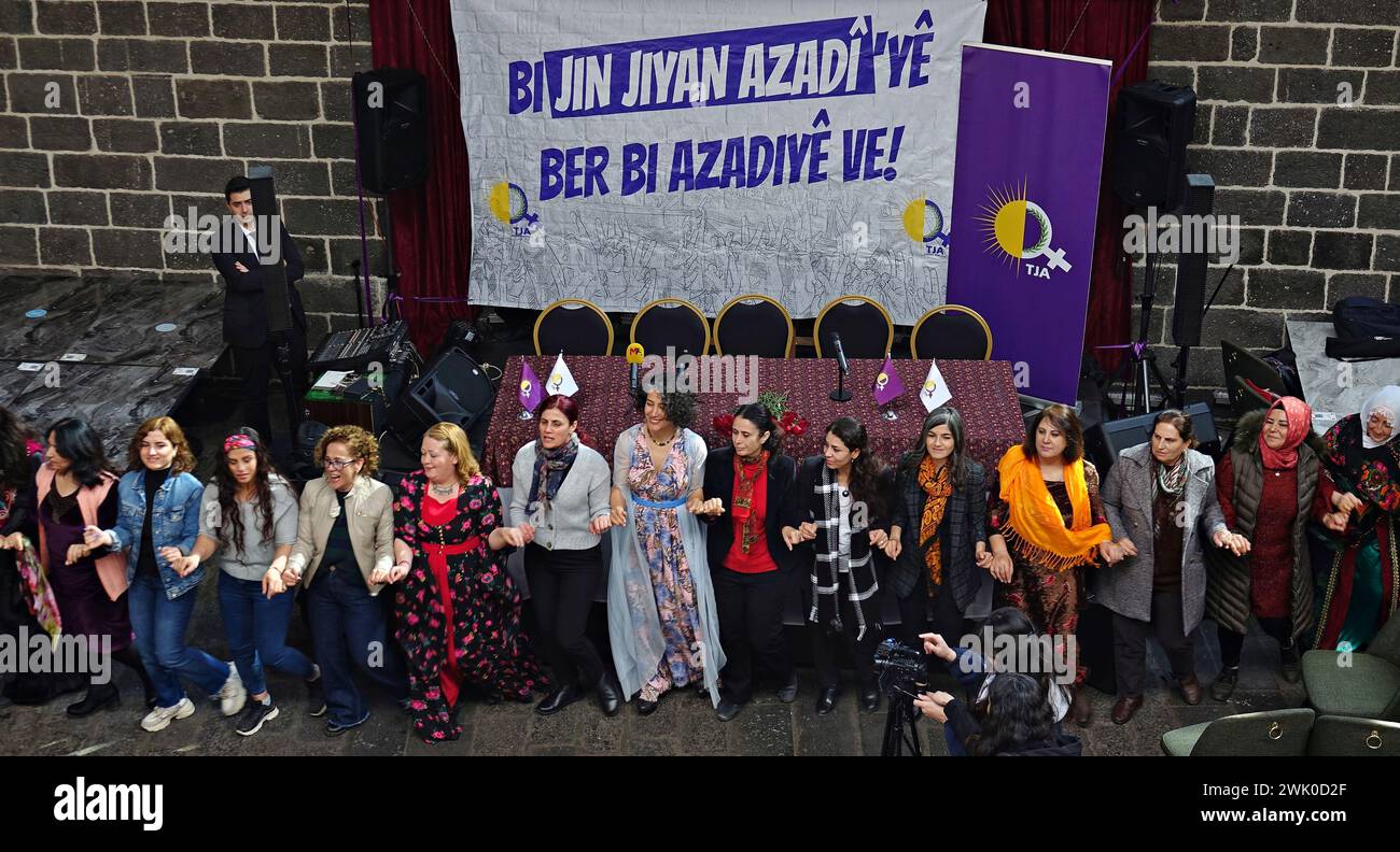 Kurdish womens movement hi-res stock photography and images - Alamy