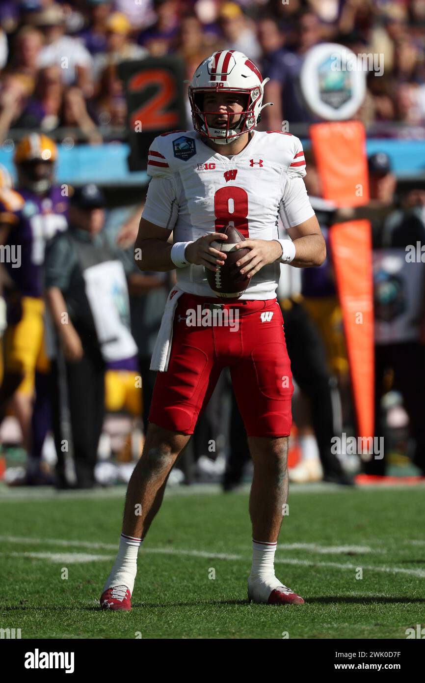 Wisconsin Badgers quarterback Tanner Mordecai (8) looks downfield for a ...