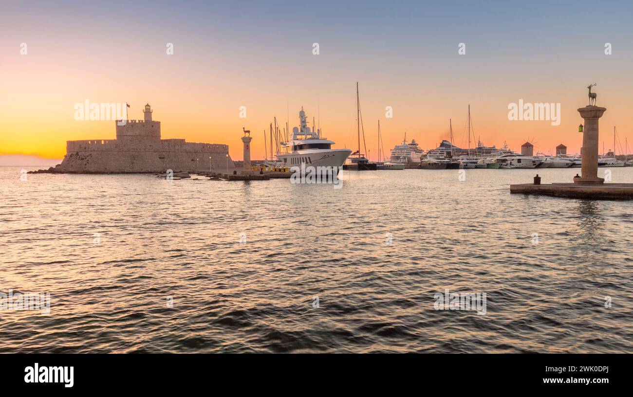 Scenic sunrise view of the old lighthouse in Mandrak Harbor at sunrise ...