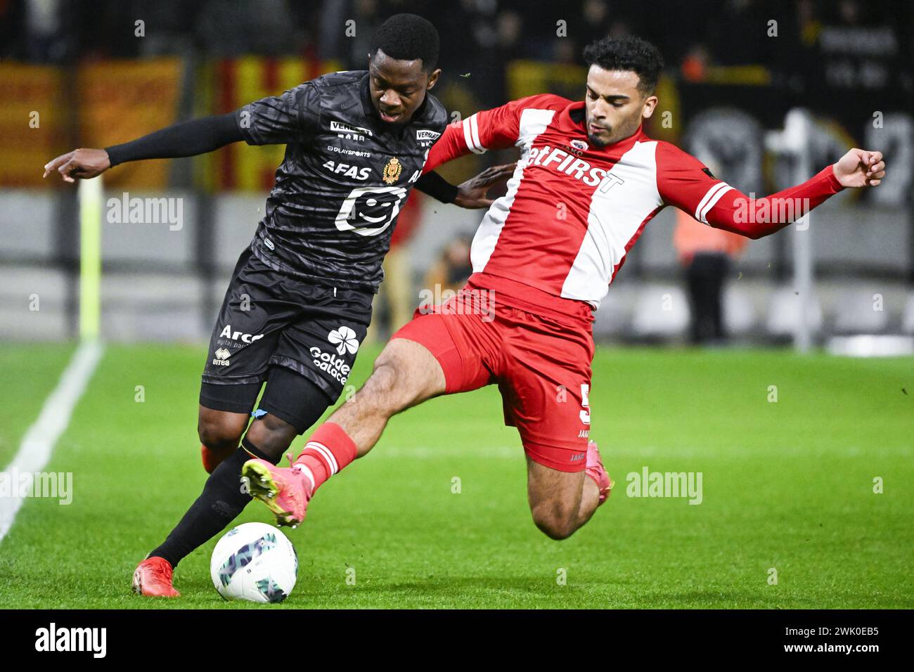 Antwerp, Belgium. 17th Feb, 2024. Mechelen's Bill Antonio and Antwerp's Owen Wijndal pictured in ...