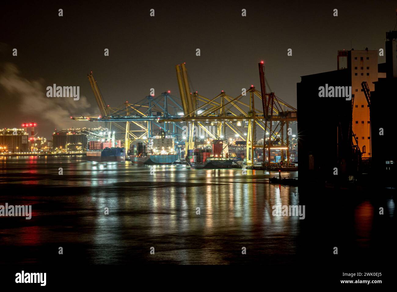 Port terminals, cranes and facilities in Barcelona at night Stock Photo ...