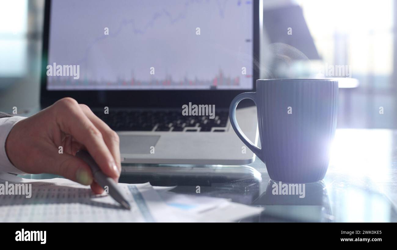 Chart renter hi-res stock photography and images - Alamy