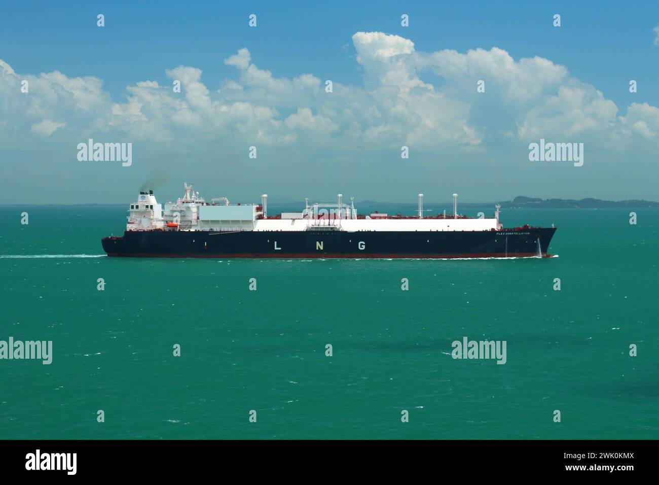 Flex lng hi-res stock photography and images - Alamy