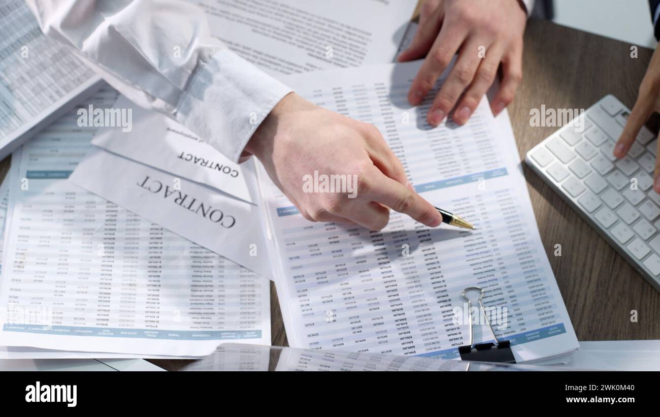 Check list paper document hi-res stock photography and images - Alamy