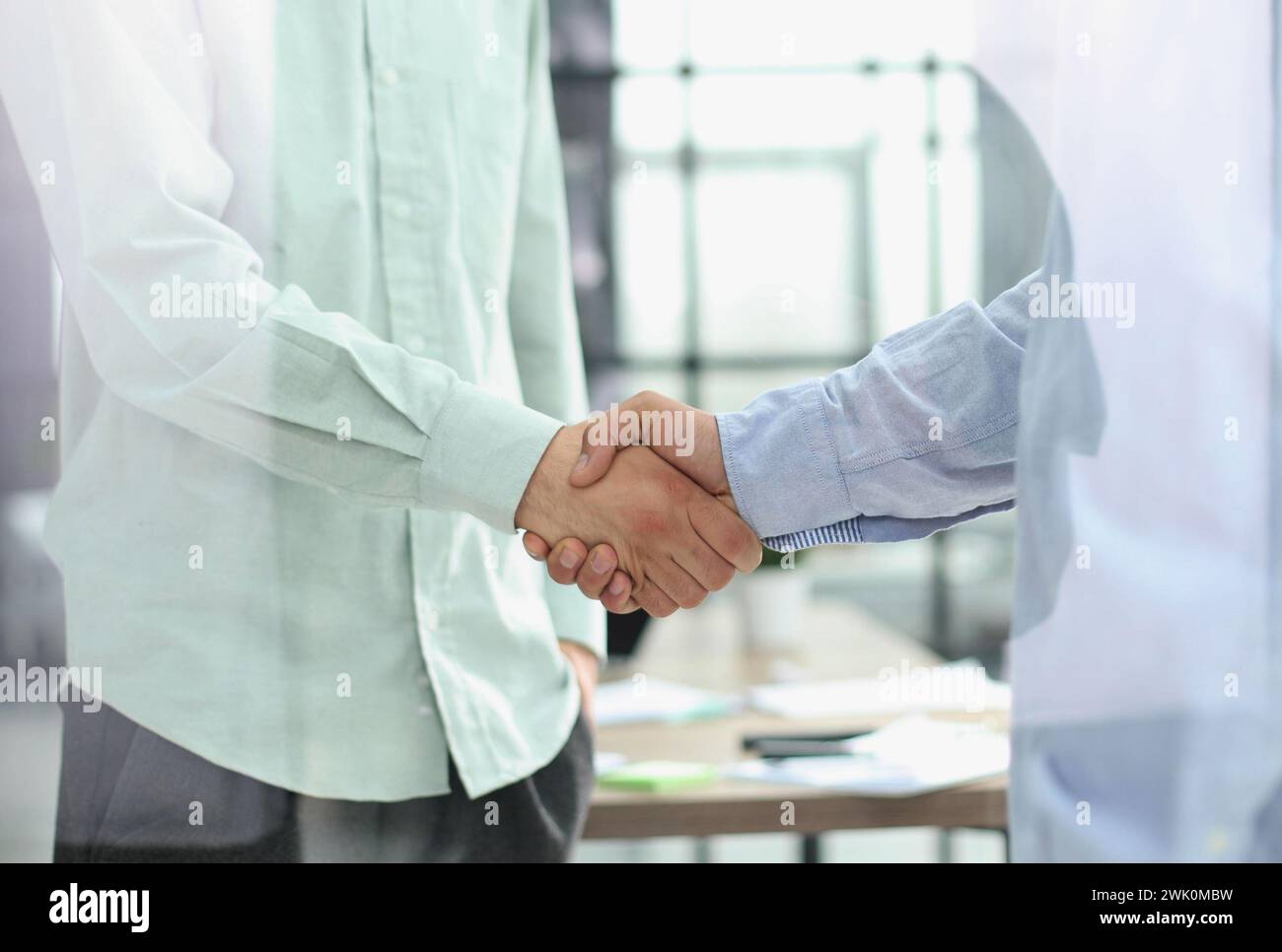 Merger discussion hi-res stock photography and images - Alamy