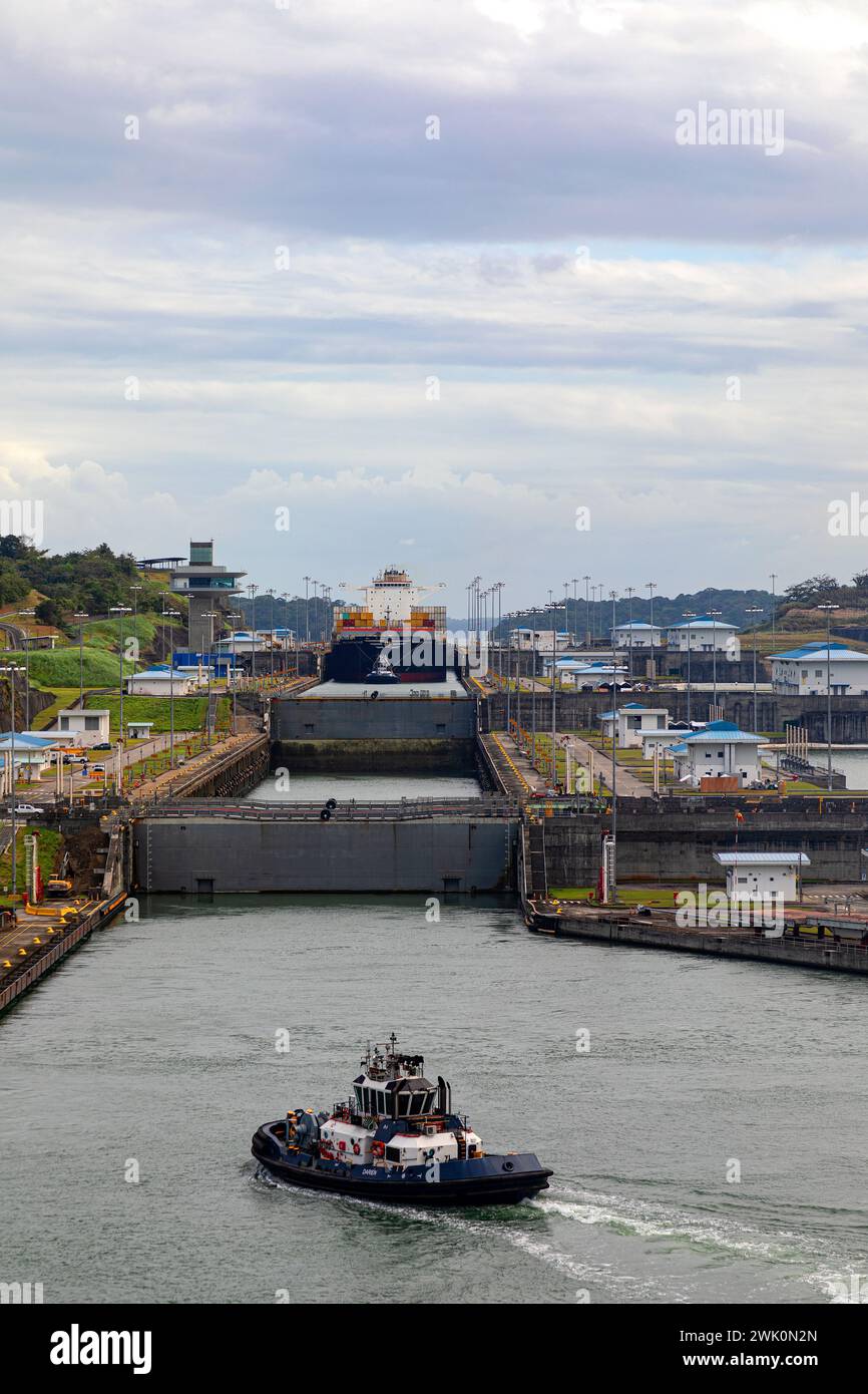 Control tower panama canal hi-res stock photography and images - Alamy