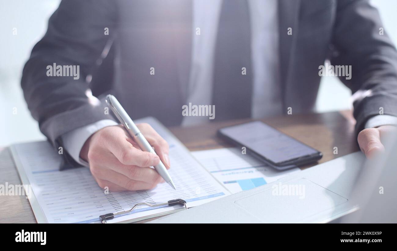 Telephone usage hi-res stock photography and images - Alamy