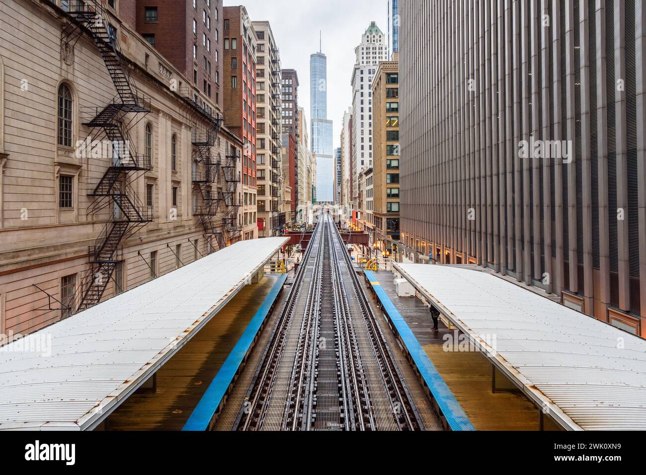 Elevated railway and station of Chicago rapdit transit system between ...