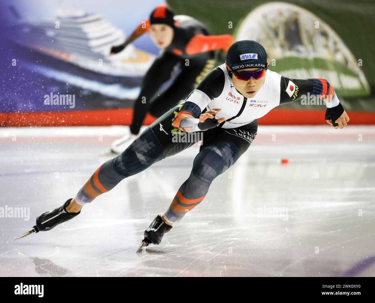 Calgary, Canada. 17th Feb, 2024. Japan's Miho Takagi, right, races ...