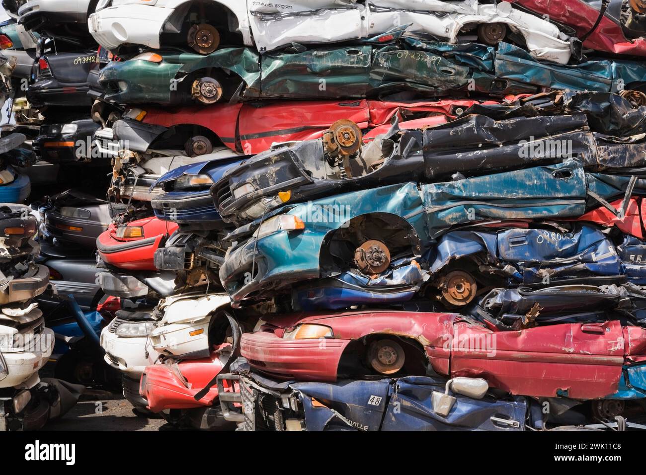 Pile of smashed cars hi-res stock photography and images - Alamy
