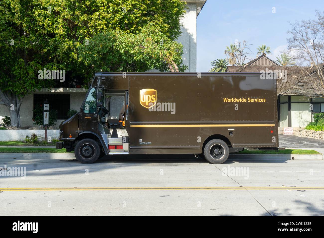 A UPS truck parked in front of an apartment building Stock Photo - Alamy