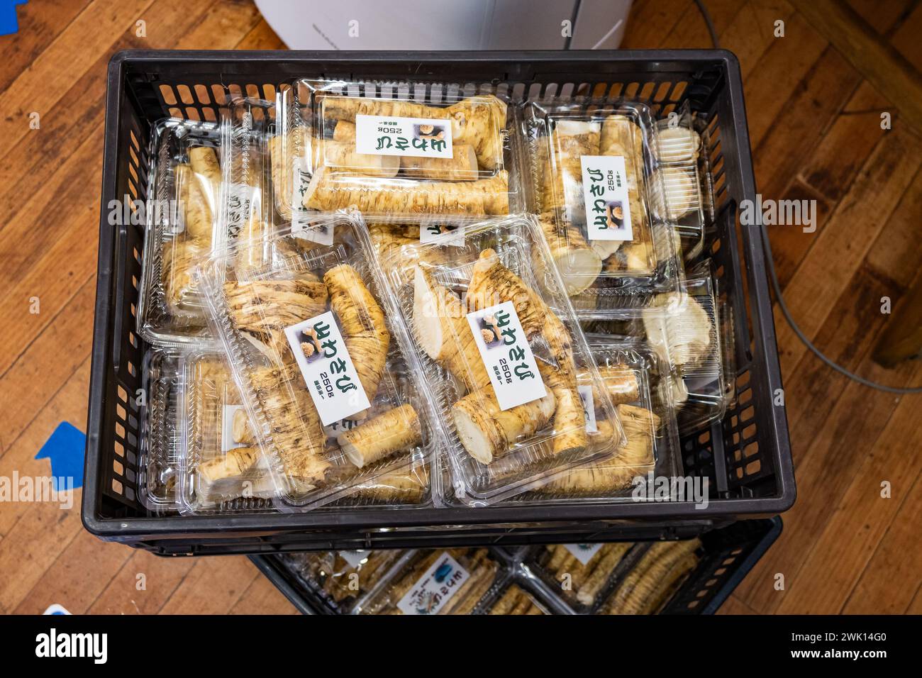 Traditional japanese packaging hi-res stock photography and images - Alamy