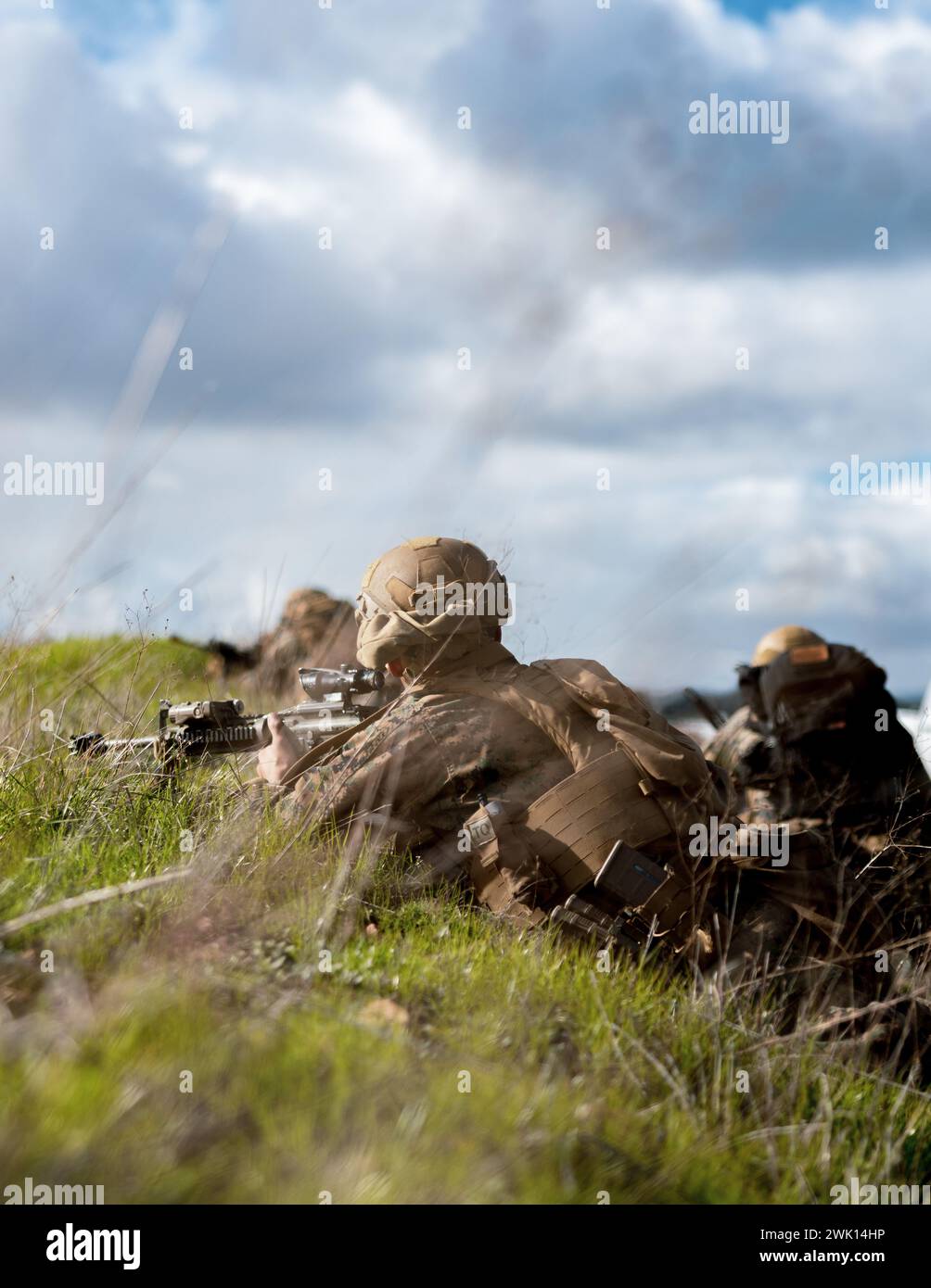 U.S. Marines with Weapons Company, 2nd Battalion, 5th Marine Regiment ...