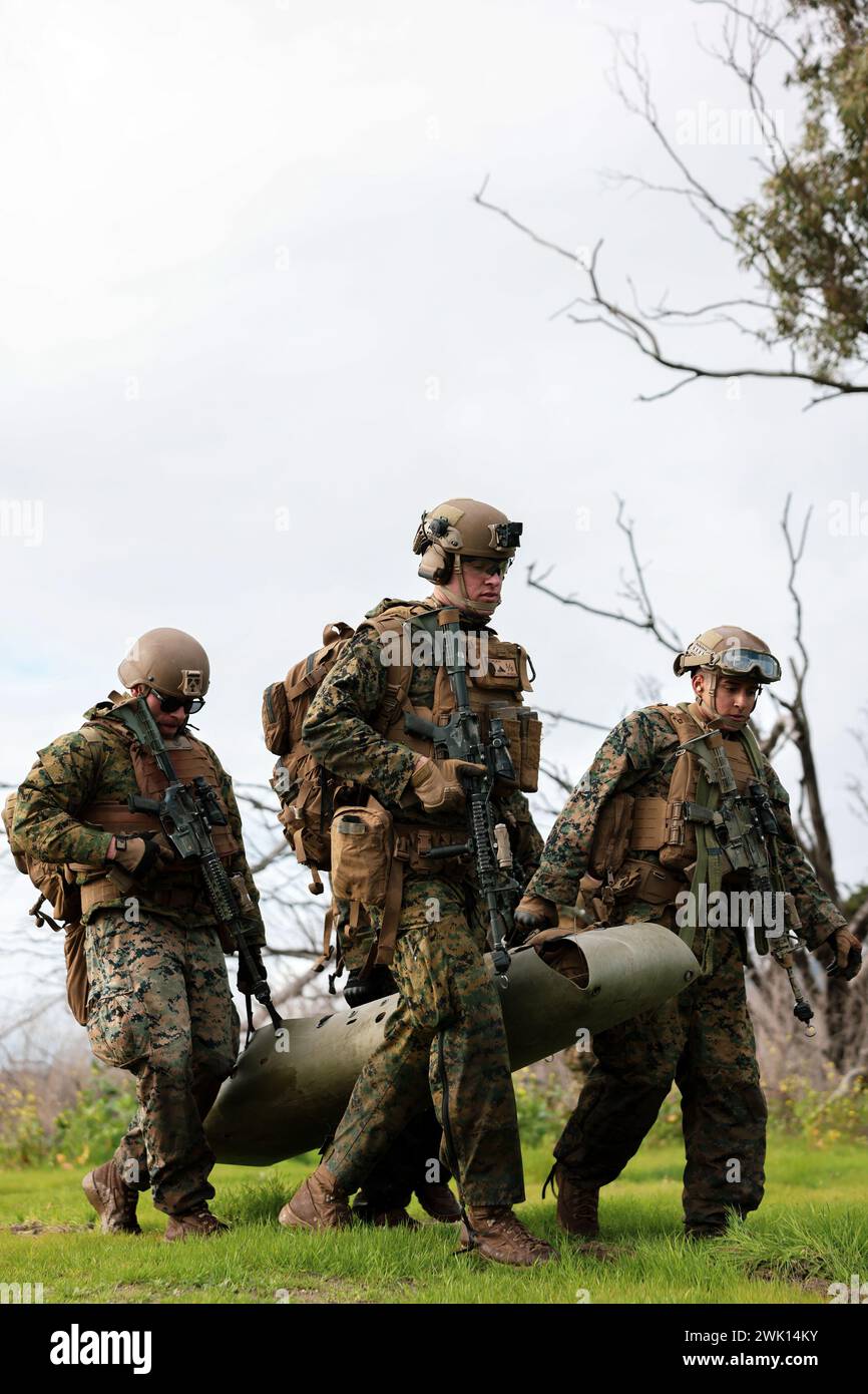 U.S. Marines with Weapons Company, 2nd Battalion, 5th Marine Regiment ...