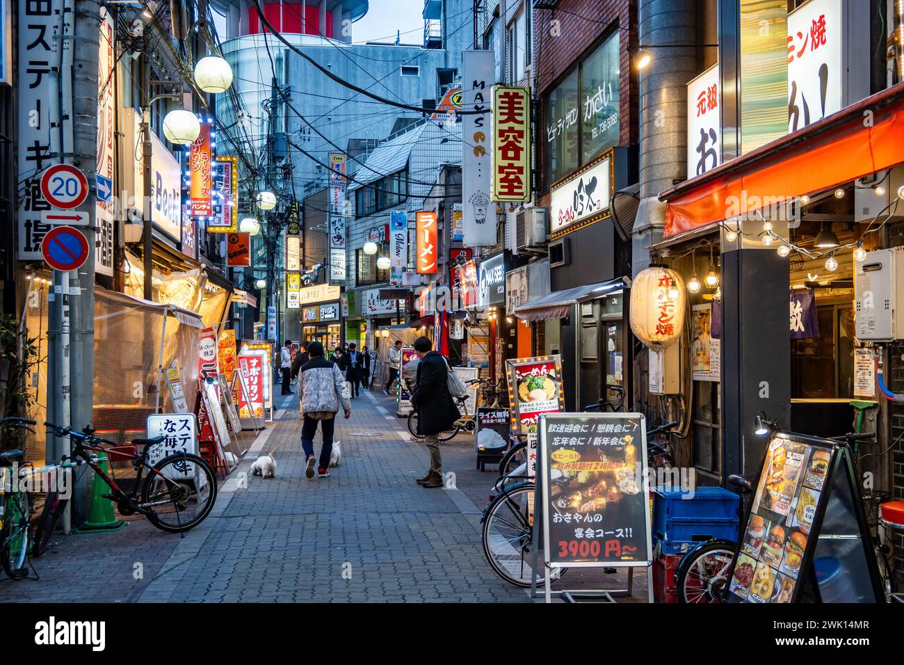 Restaurants and shops along alley way at night market. Tokyo, Japan ...