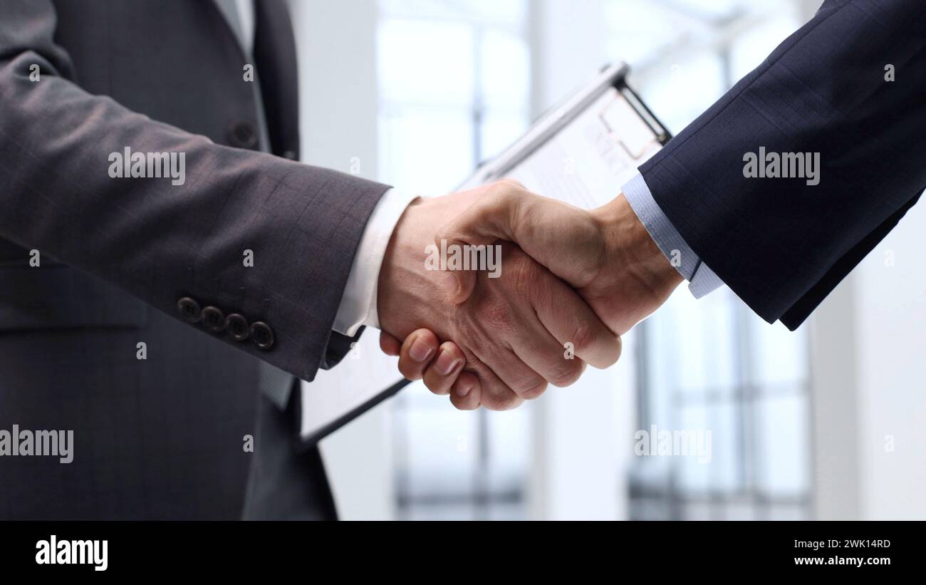 Handshake, agreement after the transaction Stock Photo - Alamy