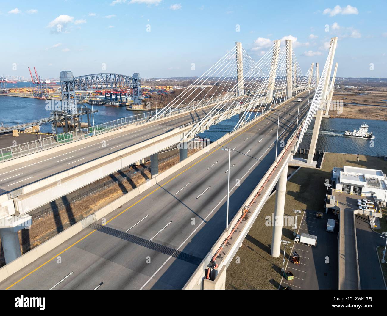 Aerial view of the New Goethals Bridge, spanning Arthur Kill strait ...
