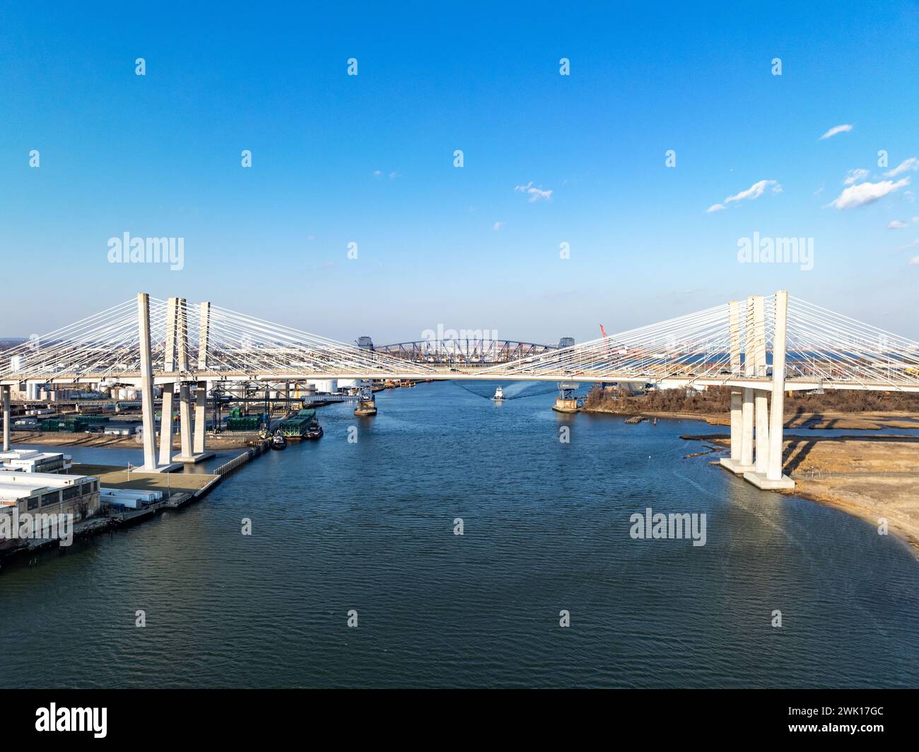 Aerial view of the New Goethals Bridge, spanning Arthur Kill strait ...