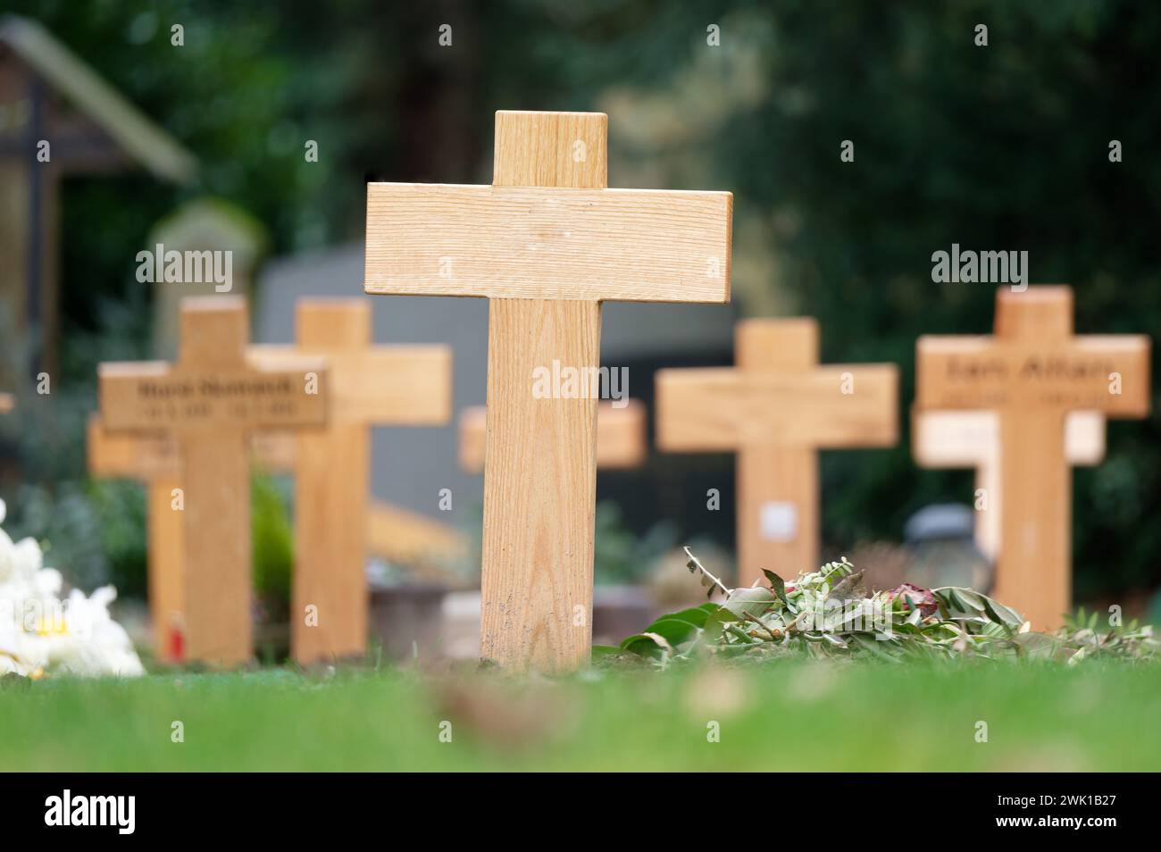 Wooden cross in graveyard hi-res stock photography and images - Alamy
