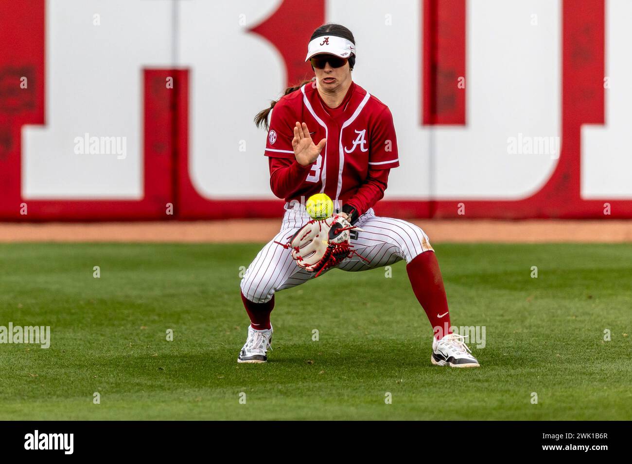 Alabama pitcher Kayla Beaver (19) handles a grounder during an NCAA ...