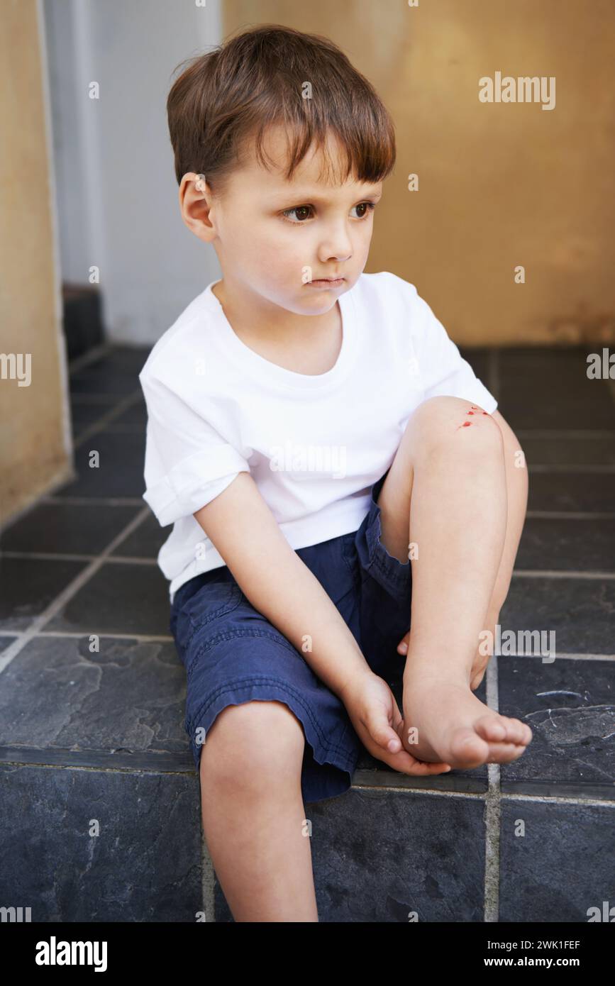 Boy in foot pain hi-res stock photography and images - Alamy