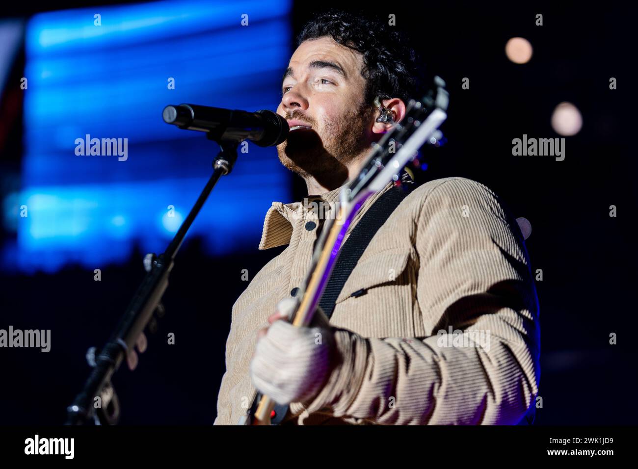 Kevin Jonas performs with the Jonas Brothers before an NHL Stadium ...