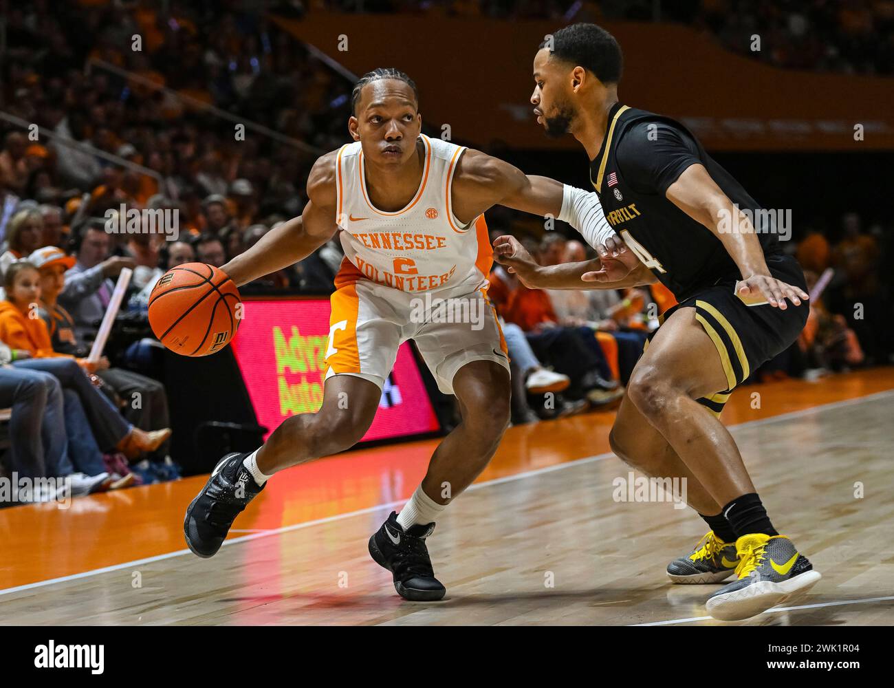 KNOXVILLE, TN - FEBRUARY 17: Tennessee Volunteers guard Jordan Gainey ...