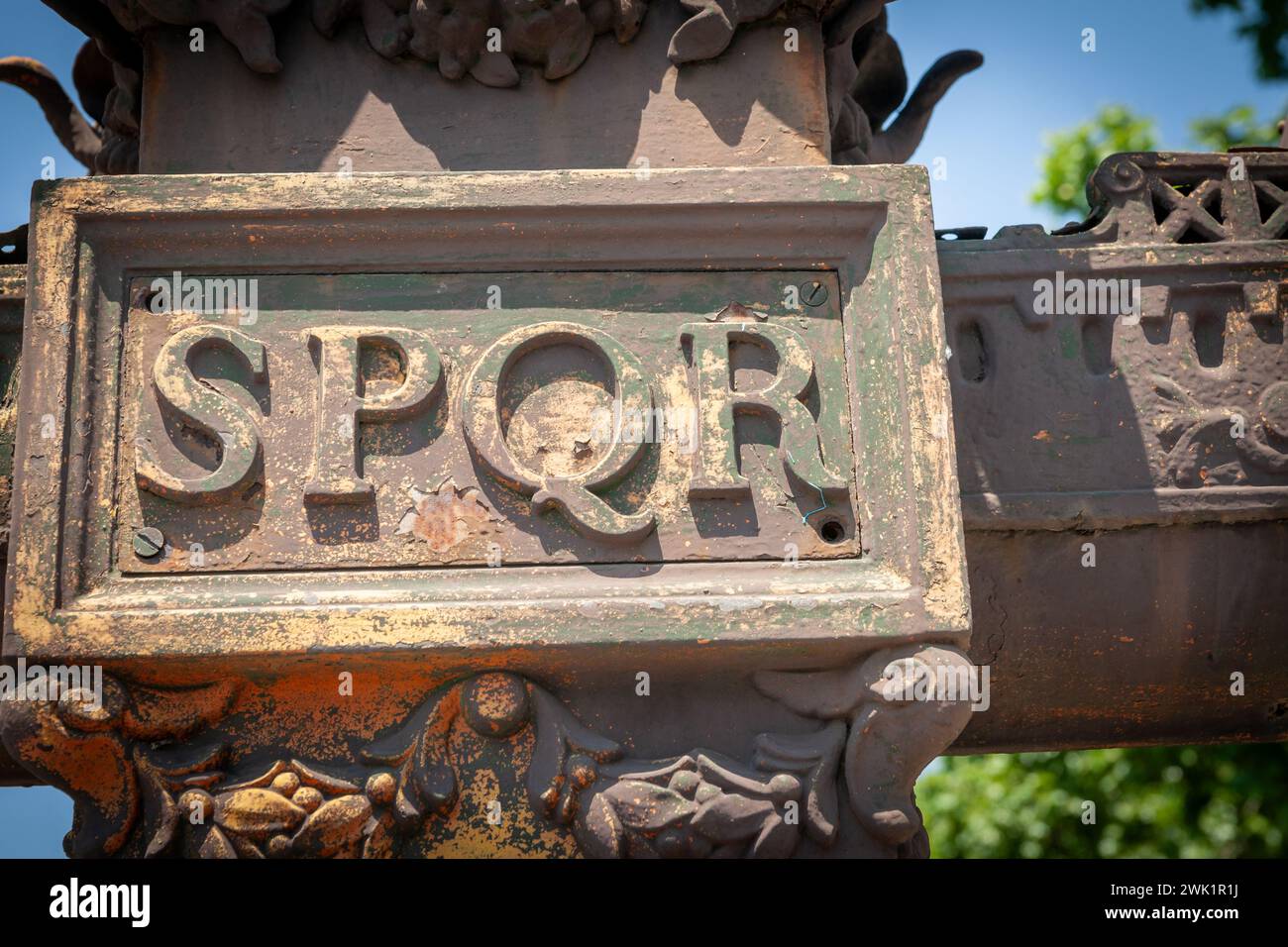 Spqr emblem hi-res stock photography and images - Alamy
